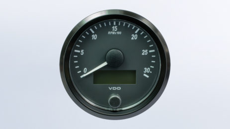 SingleViu 3 1/8in (80mm) 3000RPM tachometer. Retail pack with harness ...